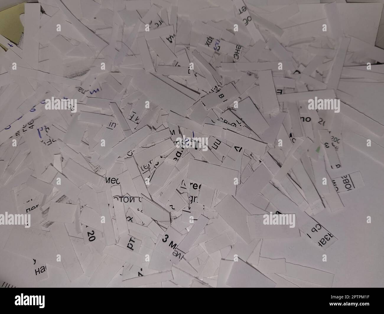 Shredded office paper for the discarding Stock Photo - Alamy