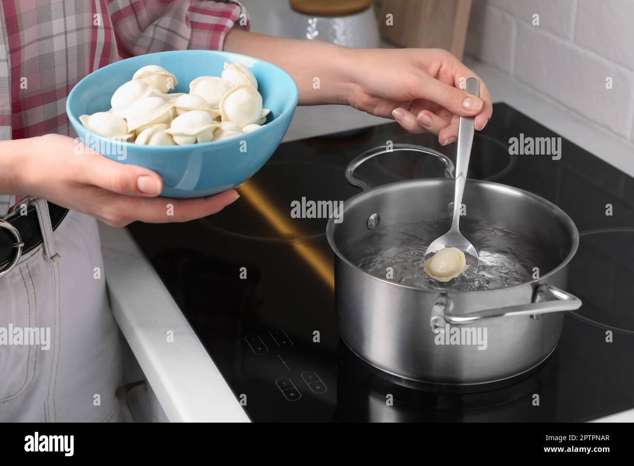 Saucepan boiling bowl hi-res stock photography and images - Alamy