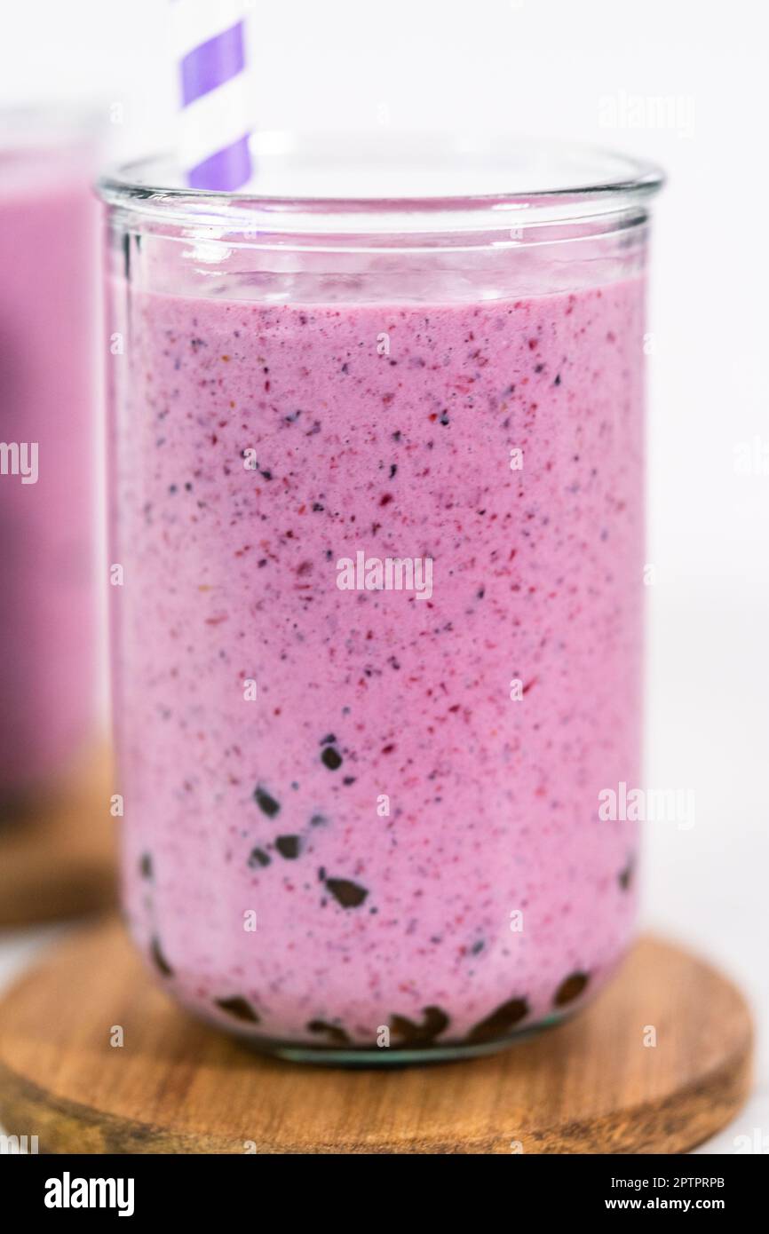 Mixed Berry Boba Smoothie Stock Photo - Alamy