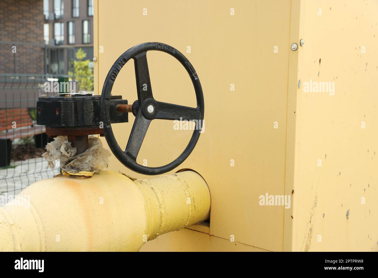 Valve with flywheel hi-res stock photography and images - Alamy