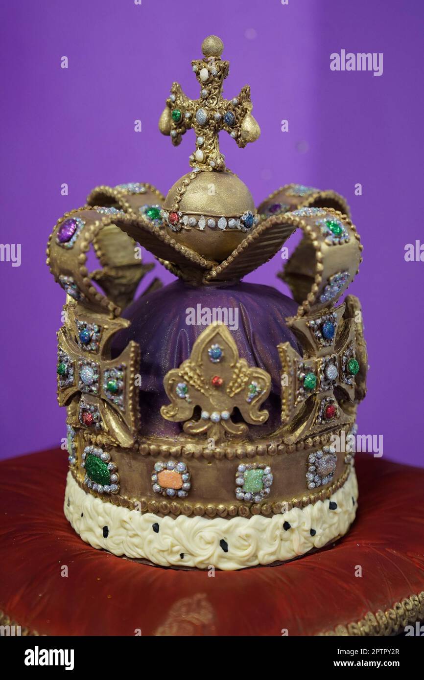 A 45cm tall chocolate replica of St Edward's Crown at Cadbury World in ...
