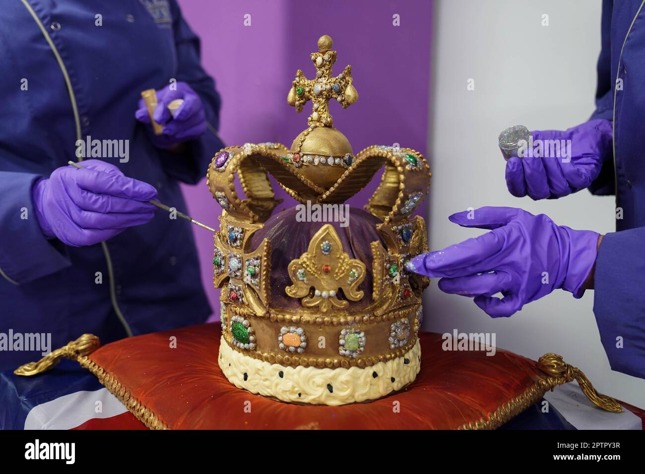 Cadbury World chocolatiers Dawn Jenks and Donna Oluban add the ...