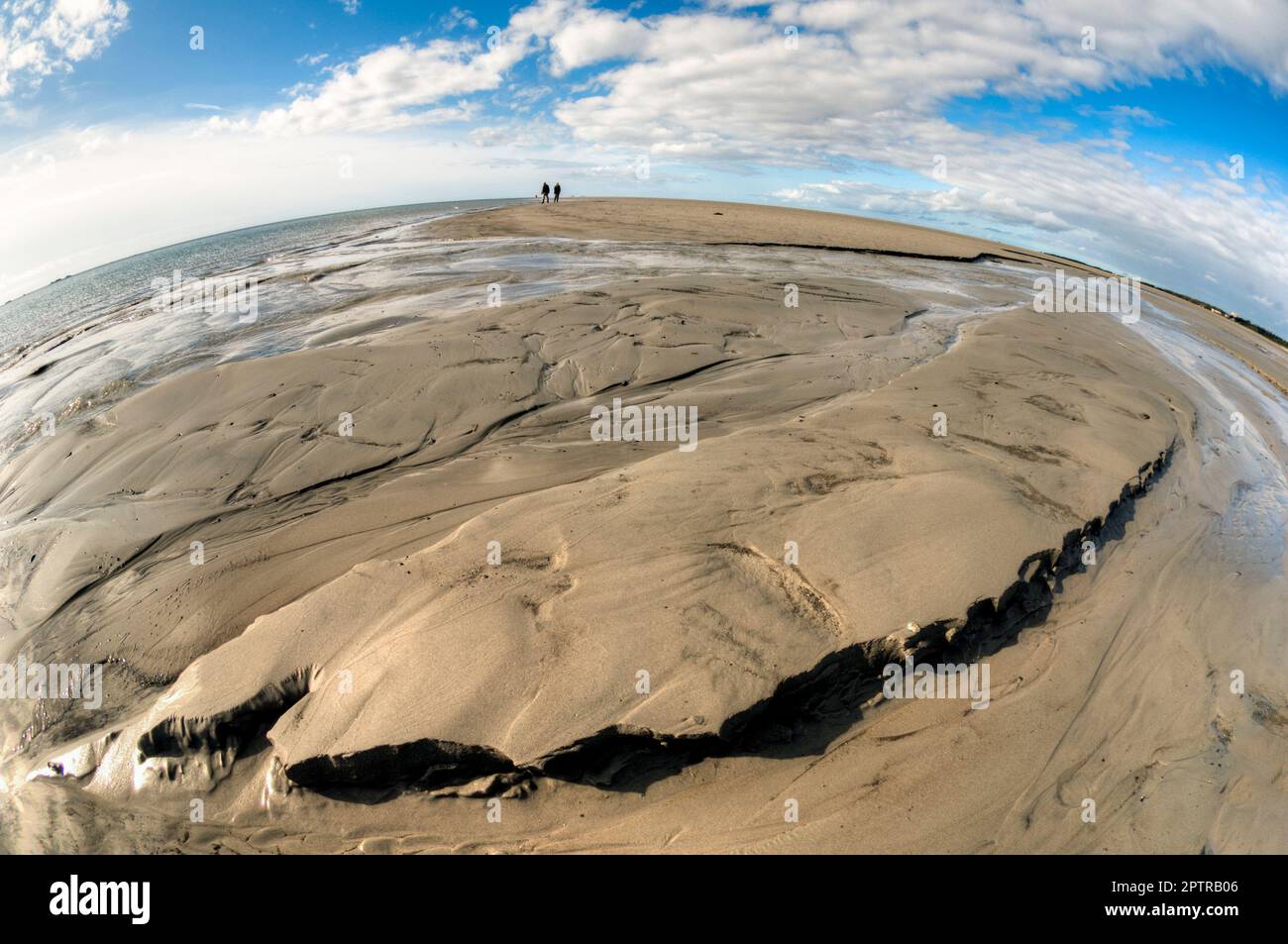 Spherical distortion of the tidal flat and horizon on the North Sea ...