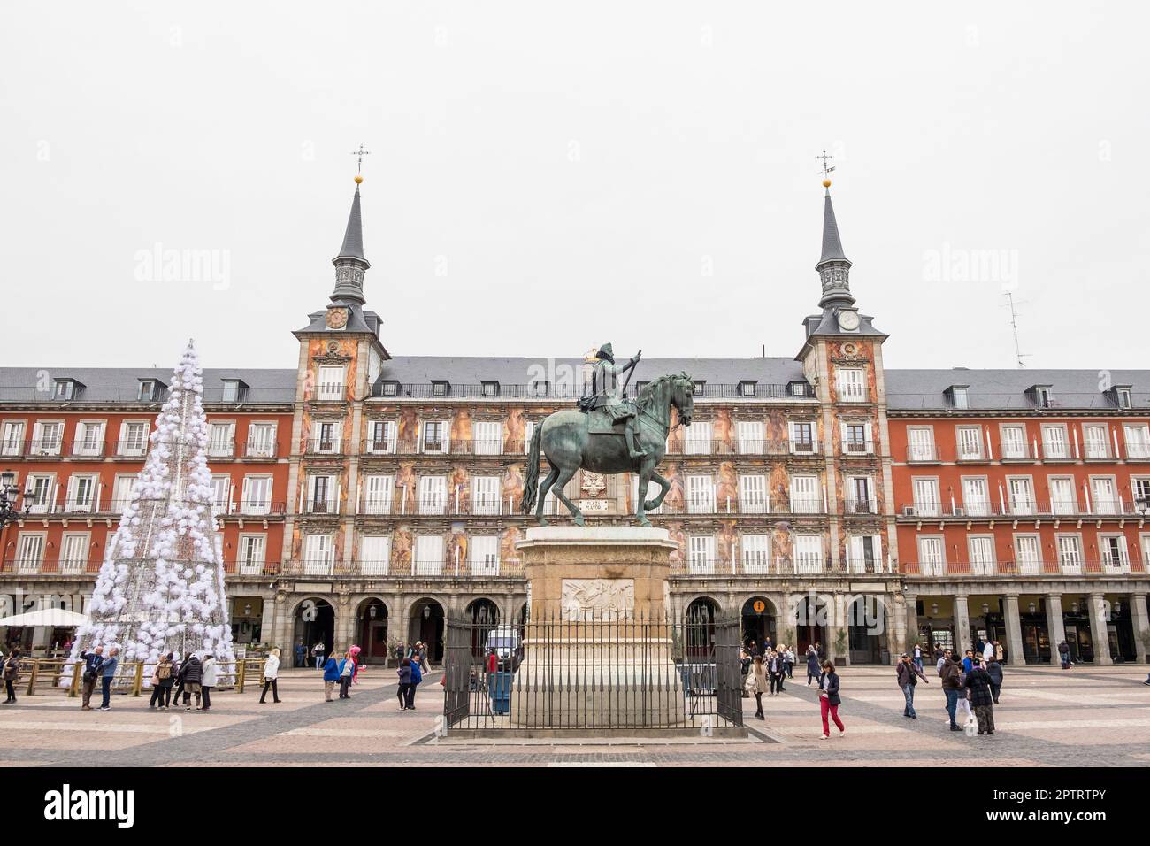 Spain, Madrid, Plaza Mayor square, Equestrian statue of Philip III ...