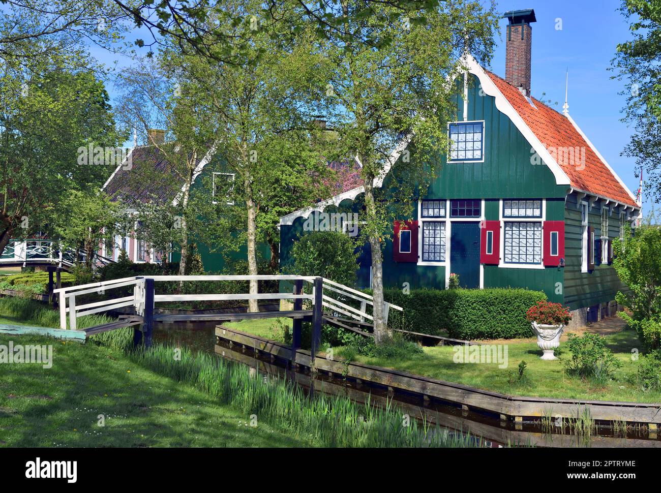 Pretty village houses of the 17th-18th centuries, Zaanse Schans The ...
