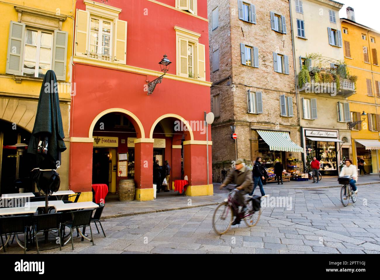 Italian daily life hi-res stock photography and images - Alamy