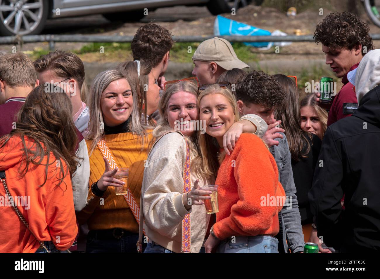 Group girls on cruise ship hi-res stock photography and images - Alamy