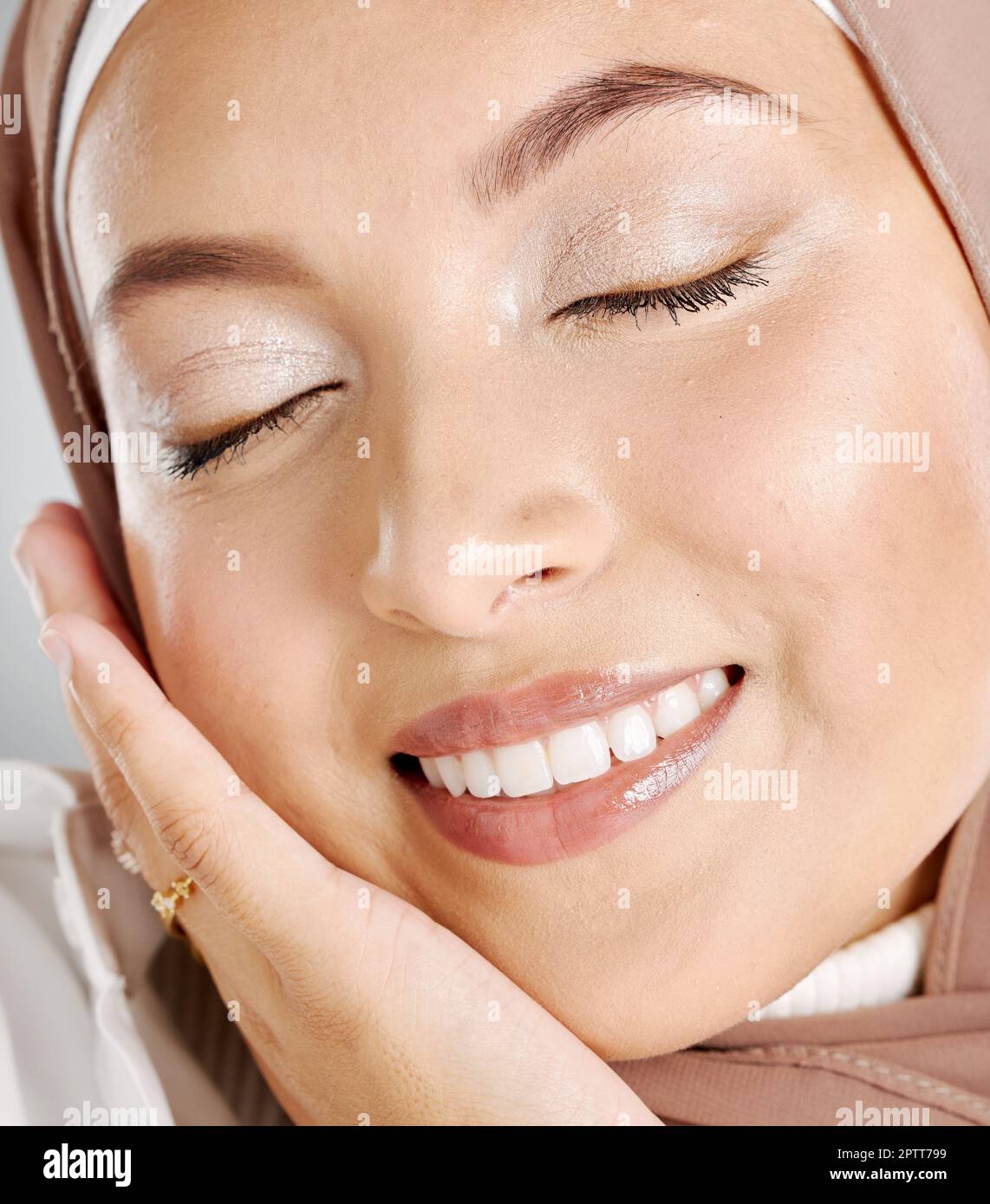 Stunning lady hi-res stock photography and images - Alamy