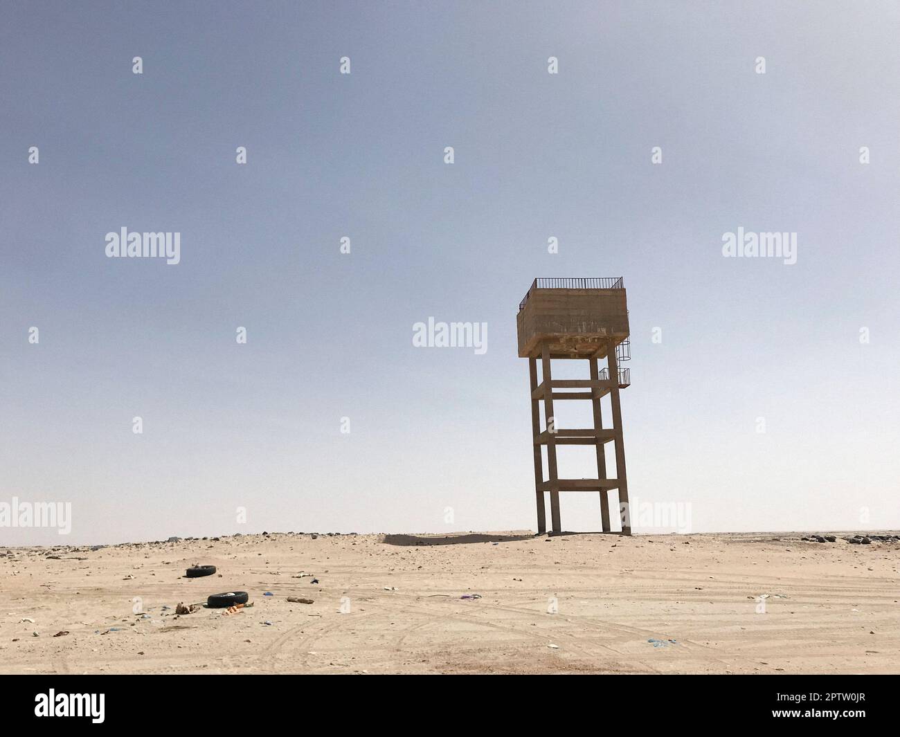 Aqueduct water desert hi-res stock photography and images - Alamy