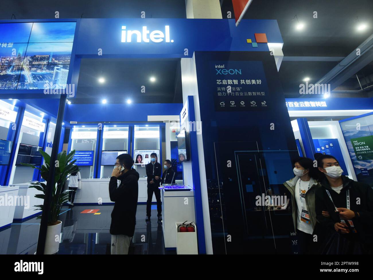 HANGZHOU, CHINA - NOVEMBER 3, 2022 - Visitors visit the booth of chip ...