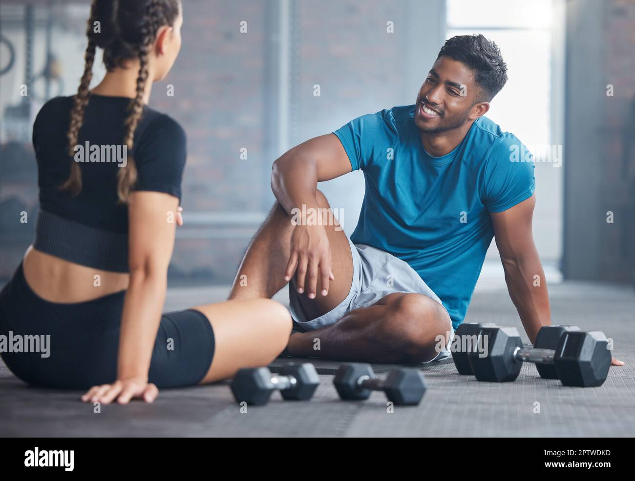 Personal trainer with client hi-res stock photography and images - Alamy