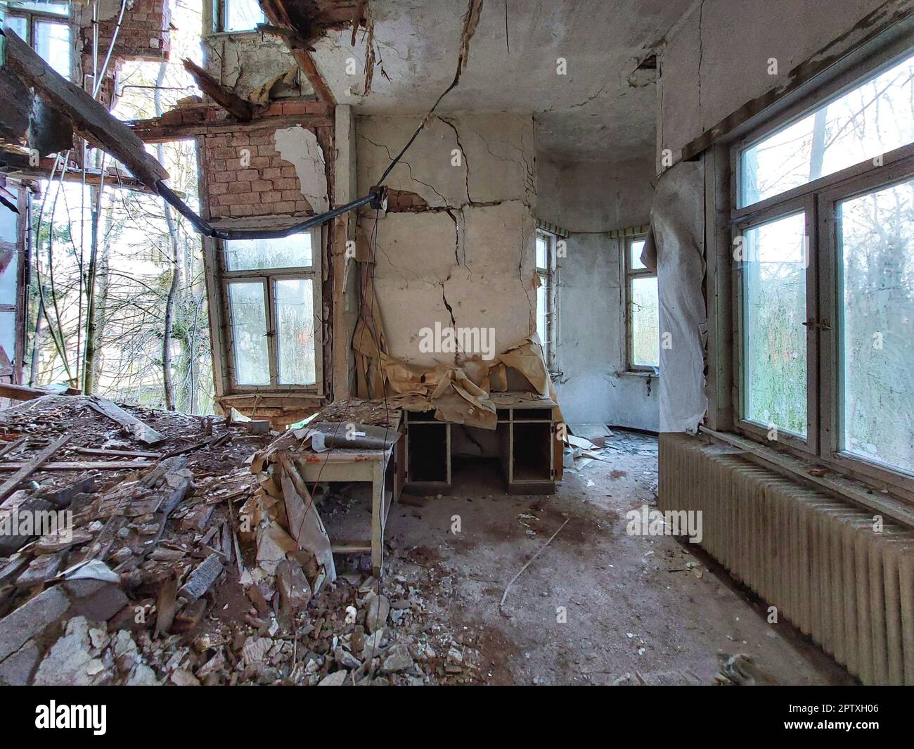 Ruined gazebo and office in partly collapsed building Stock Photo - Alamy