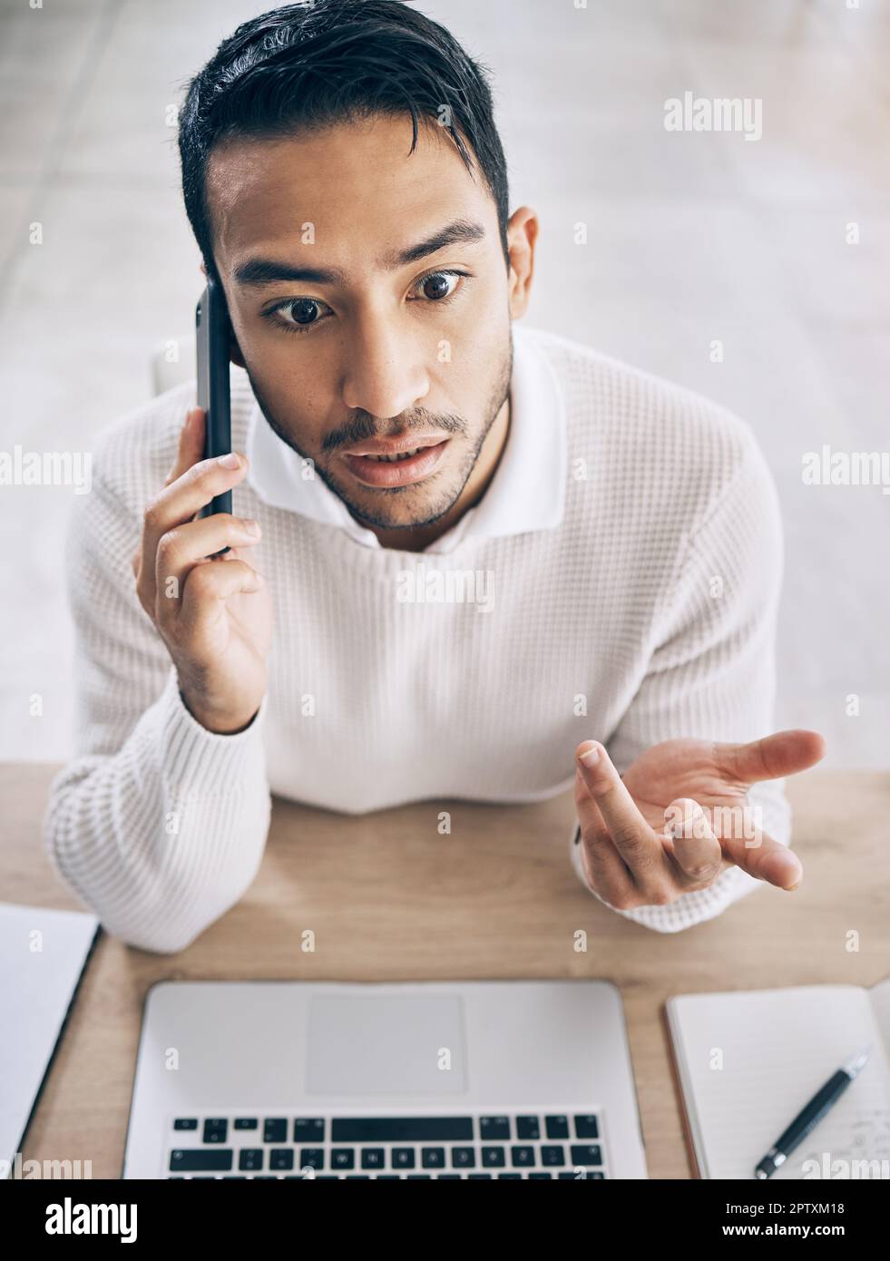 Confused business man hi-res stock photography and images - Alamy