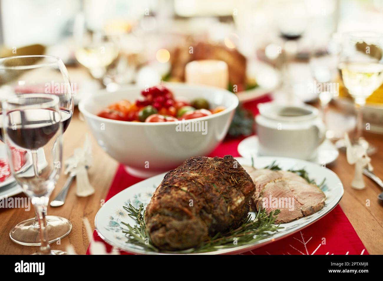Roast beef family table hi-res stock photography and images - Alamy