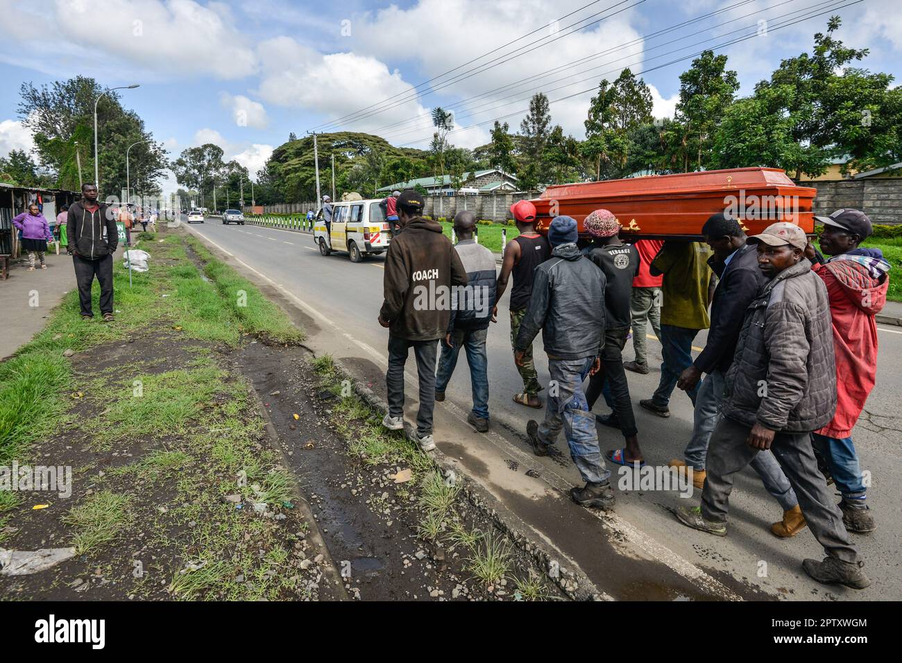 Nakuru, Kenya. 28th Apr, 2023. A group of waste pickers march with an ...