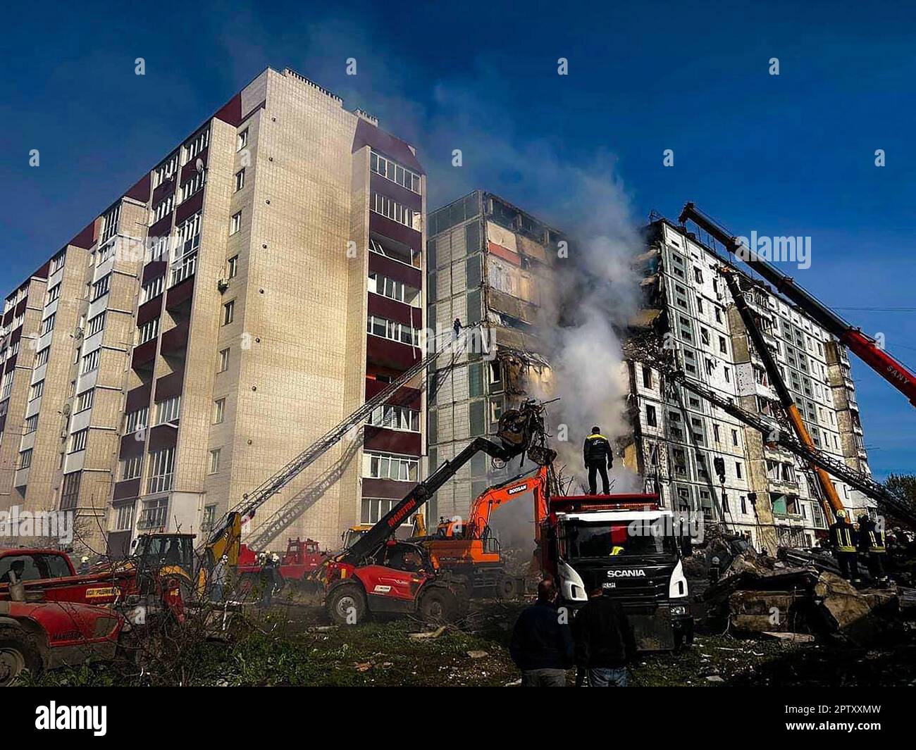 Kyiv, Ukraine. 28th Apr, 2023. Rescuers and residents search for ...