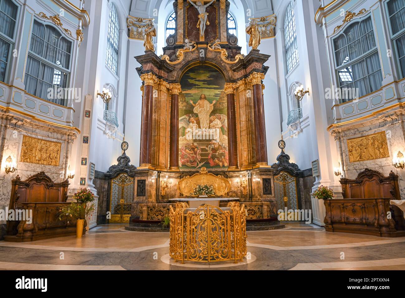Altar, Hauptkirche St. Michaelis, Hamburg, Deutschland Stock Photo - Alamy