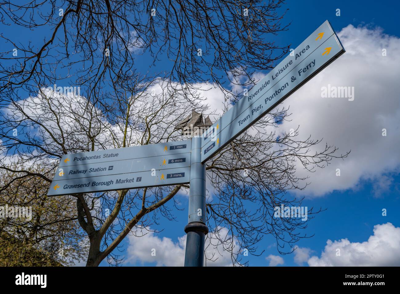 Street sign to tourist attractions hi-res stock photography and images ...