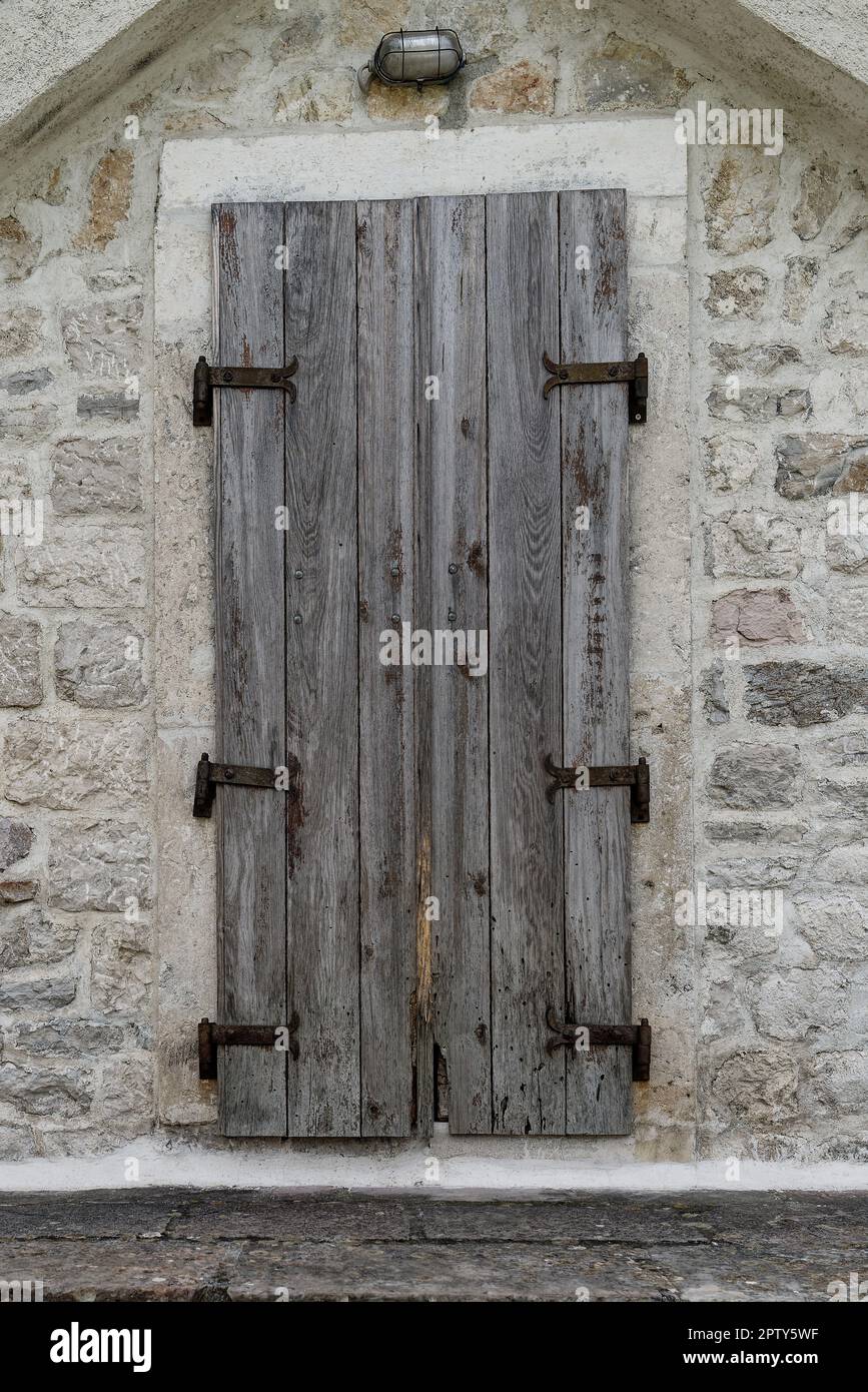 Old rustic entrance gate Stock Photo - Alamy