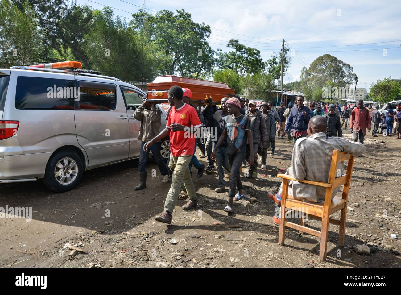 A group of waste pickers march with an empty casket demanding the body ...