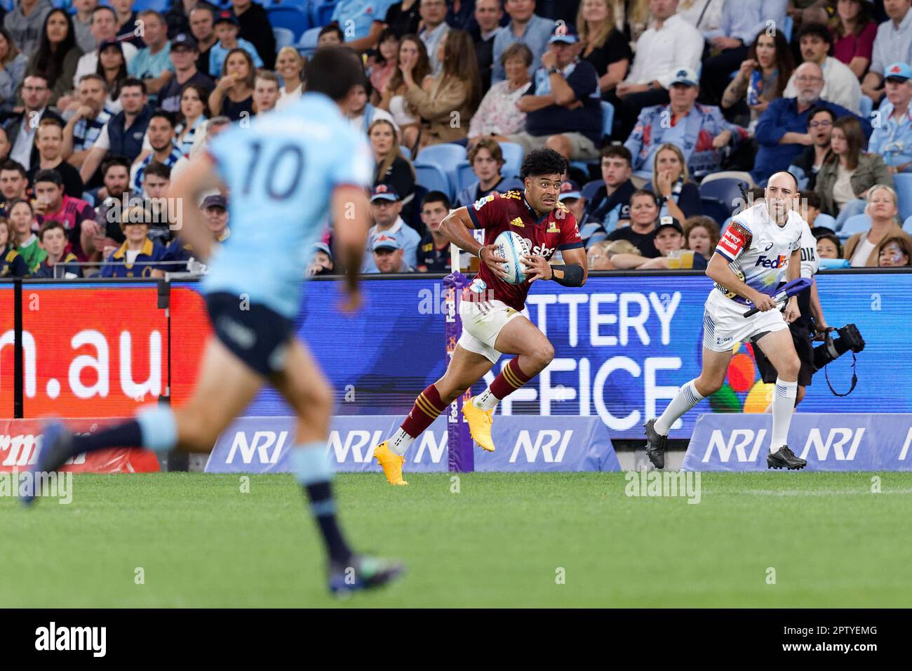 Sydney, Australia. 28th Apr, 2023. Fetuli Paea of the Highlanders runs ...
