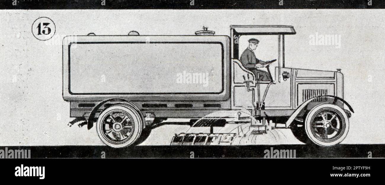 Une arroseuse de 3.500 litres, Somua, 1929 Stock Photo - Alamy