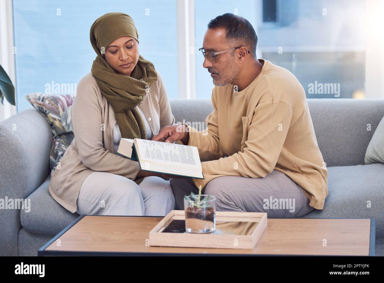 Muslim woman reading koran quran hi-res stock photography and images ...