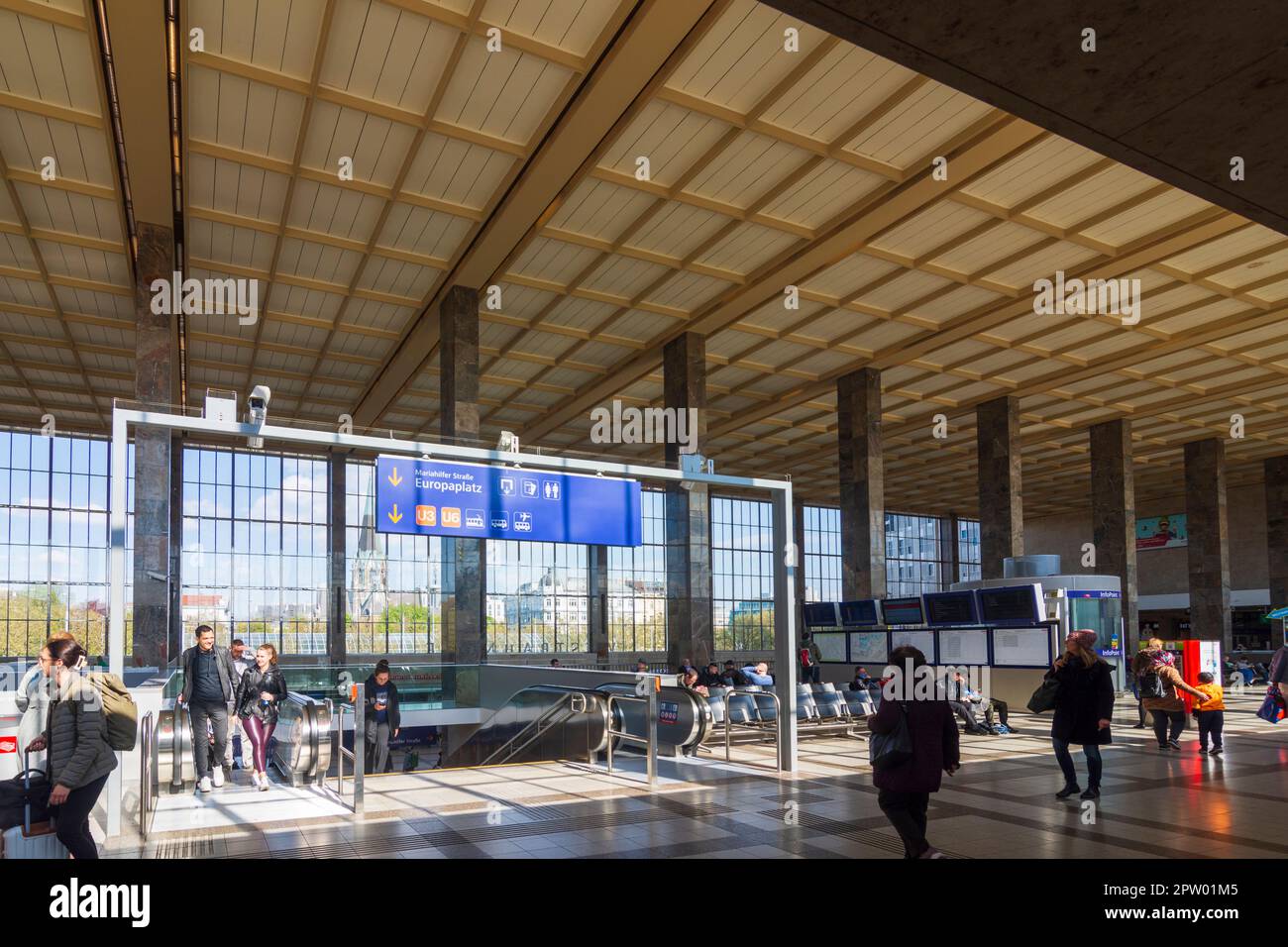 Vienna: railway station Wien Westbahnhof, reception building in 15 ...