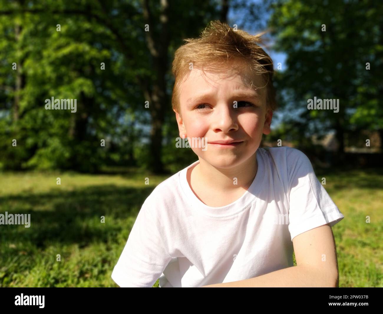 Squint in the bright sun hi-res stock photography and images - Alamy