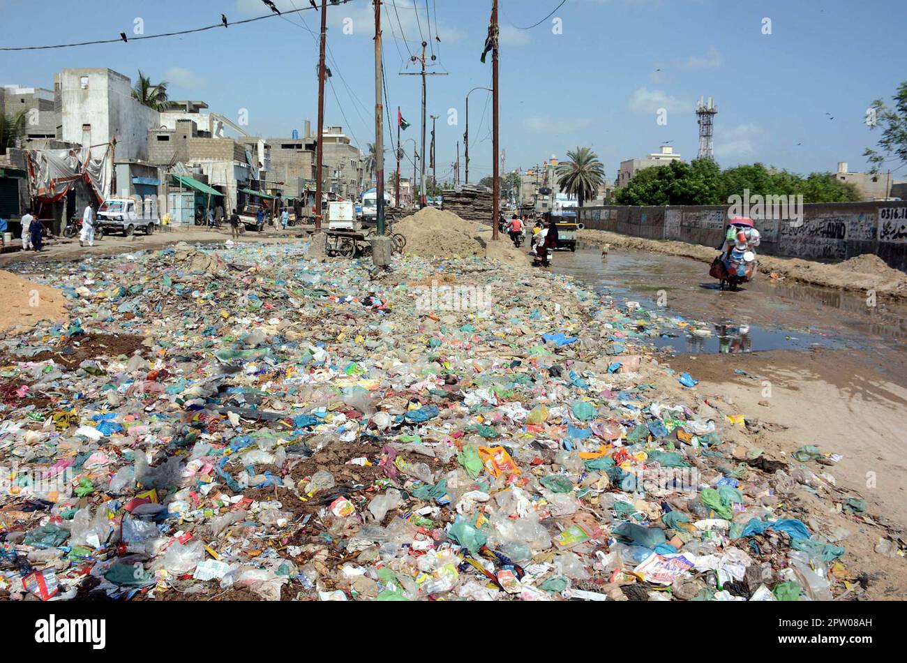 Huge heap of garbage creating problems for commuters, residents and ...