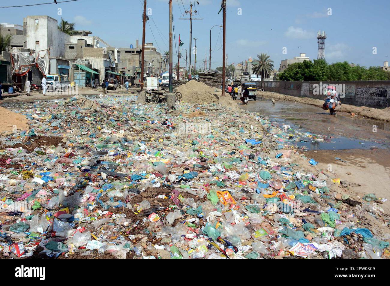 Huge heap of garbage creating problems for commuters, residents and ...