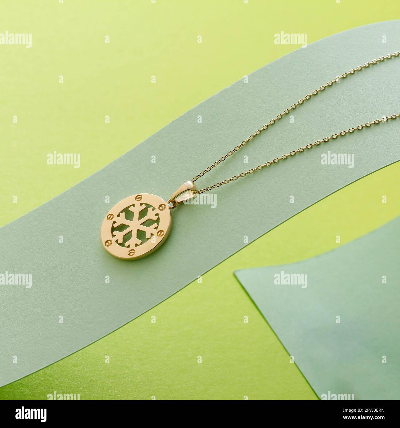 Top 15 Best Jewelry Backgrounds for Commercial Shooting Stock Photo - Alamy