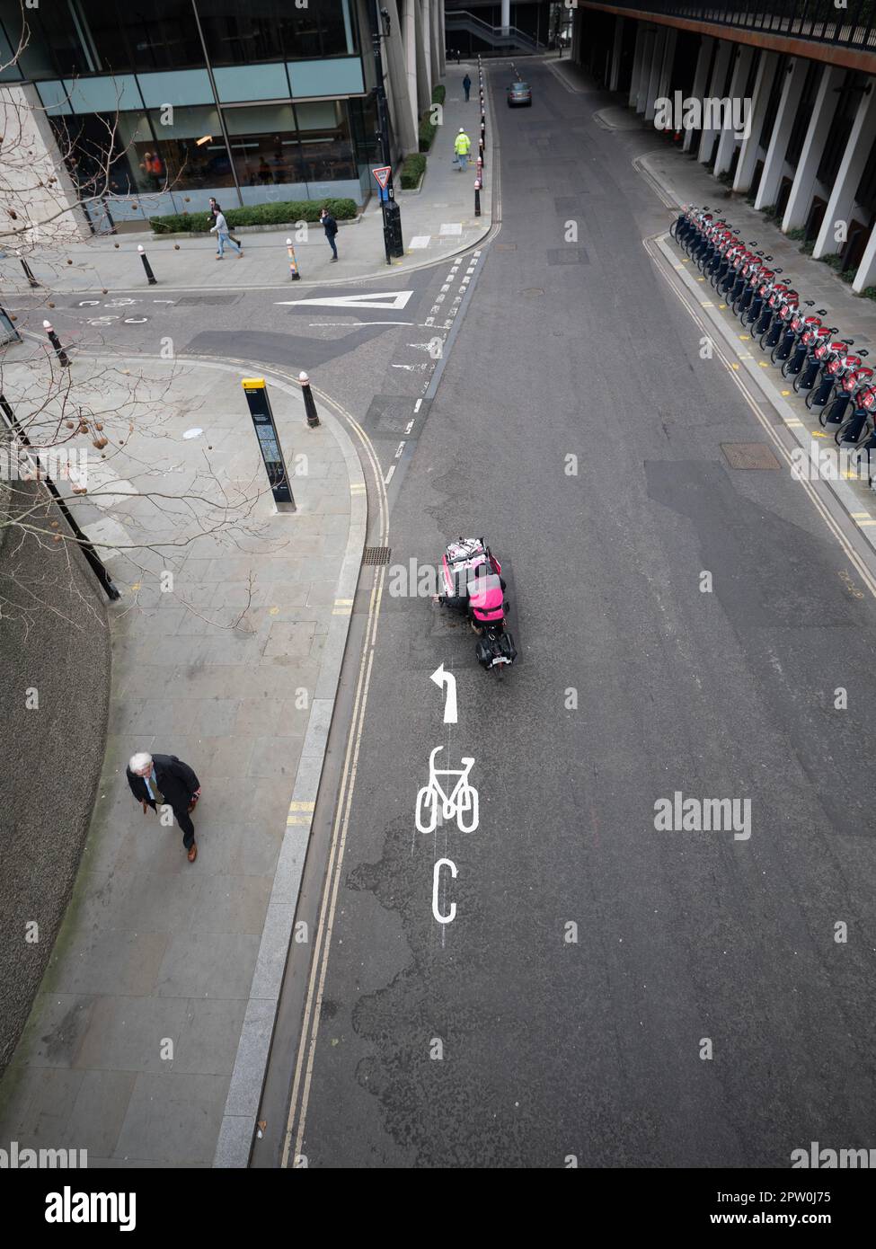 E cargo tricycle hi-res stock photography and images - Alamy