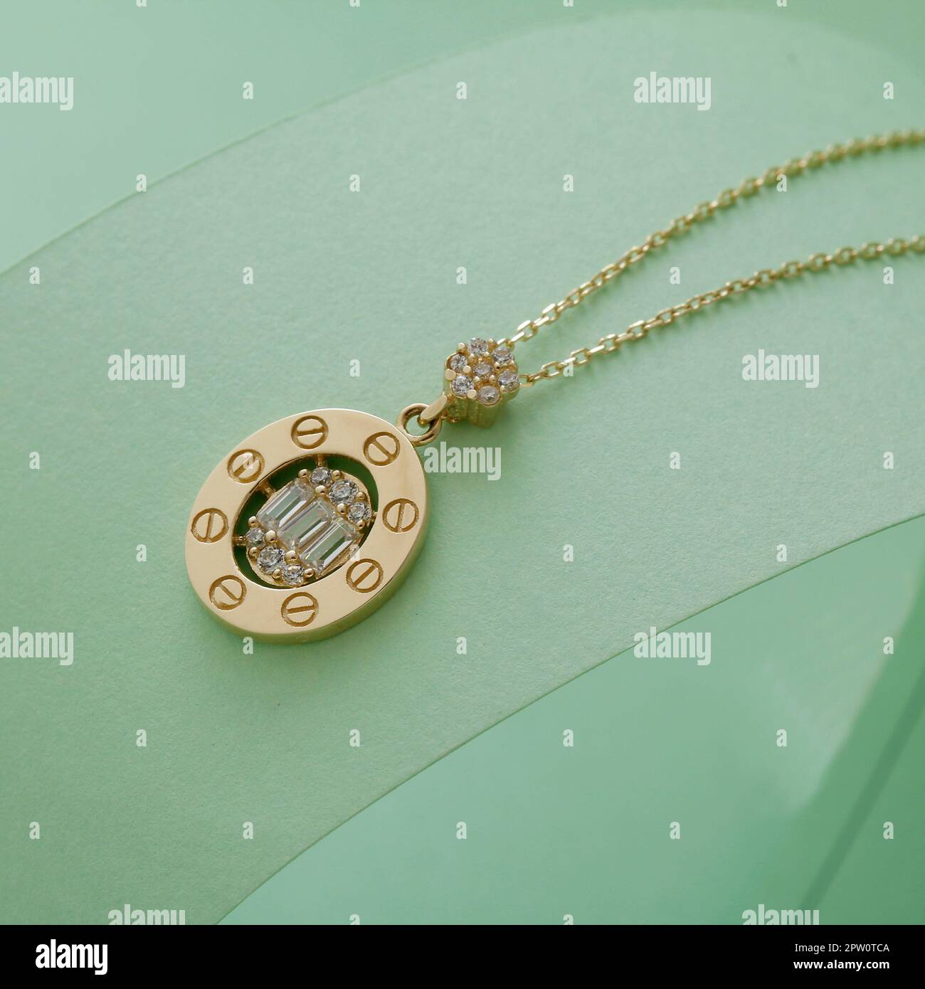 Top 15 Best Jewelry Backgrounds for Commercial Shooting Stock Photo - Alamy