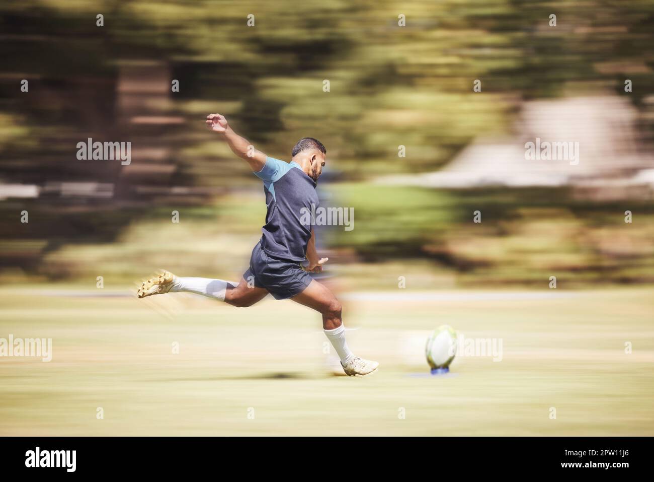 Rugby player kicking conversion hi-res stock photography and images - Alamy