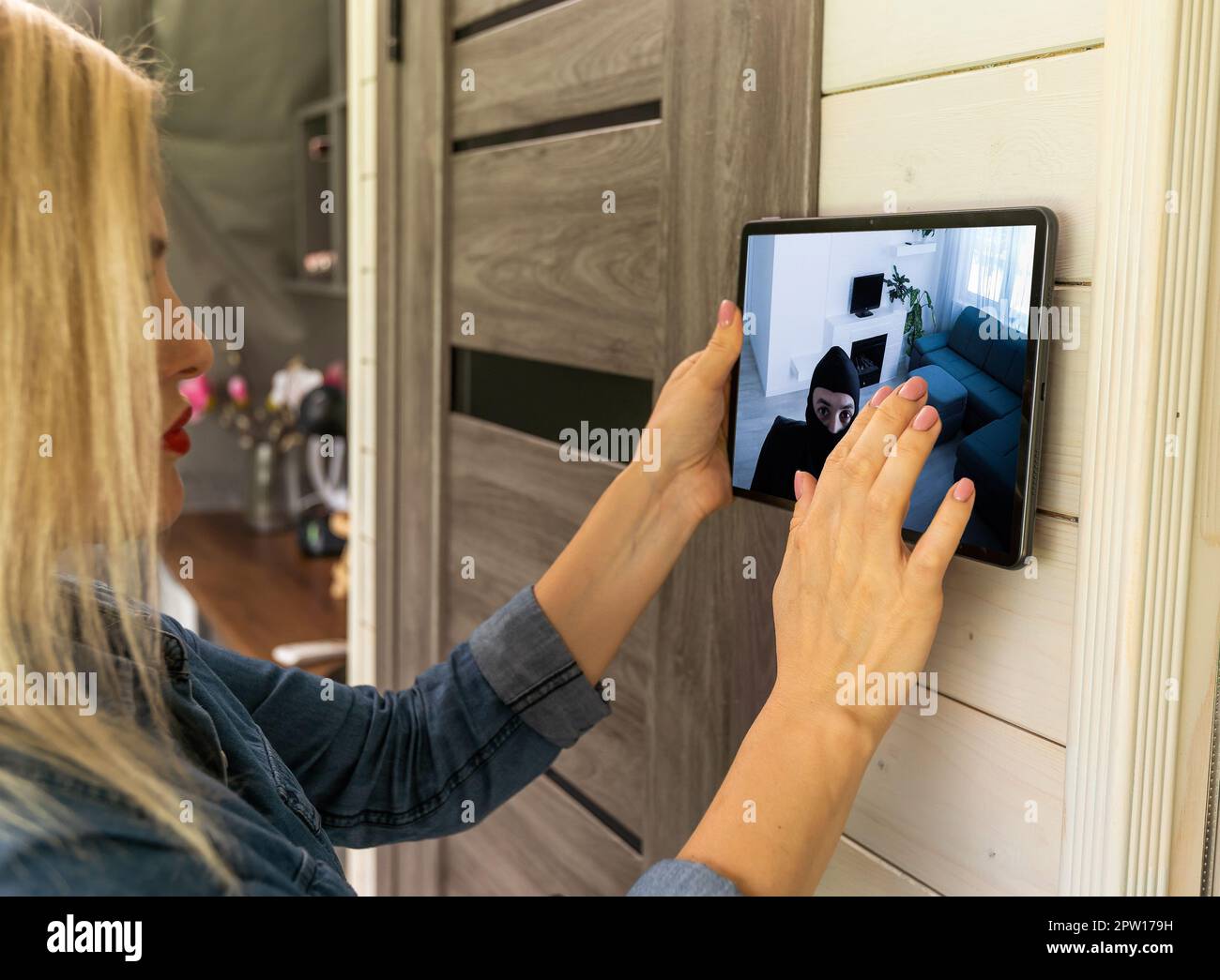 Protection of private residential building with help of an external ...