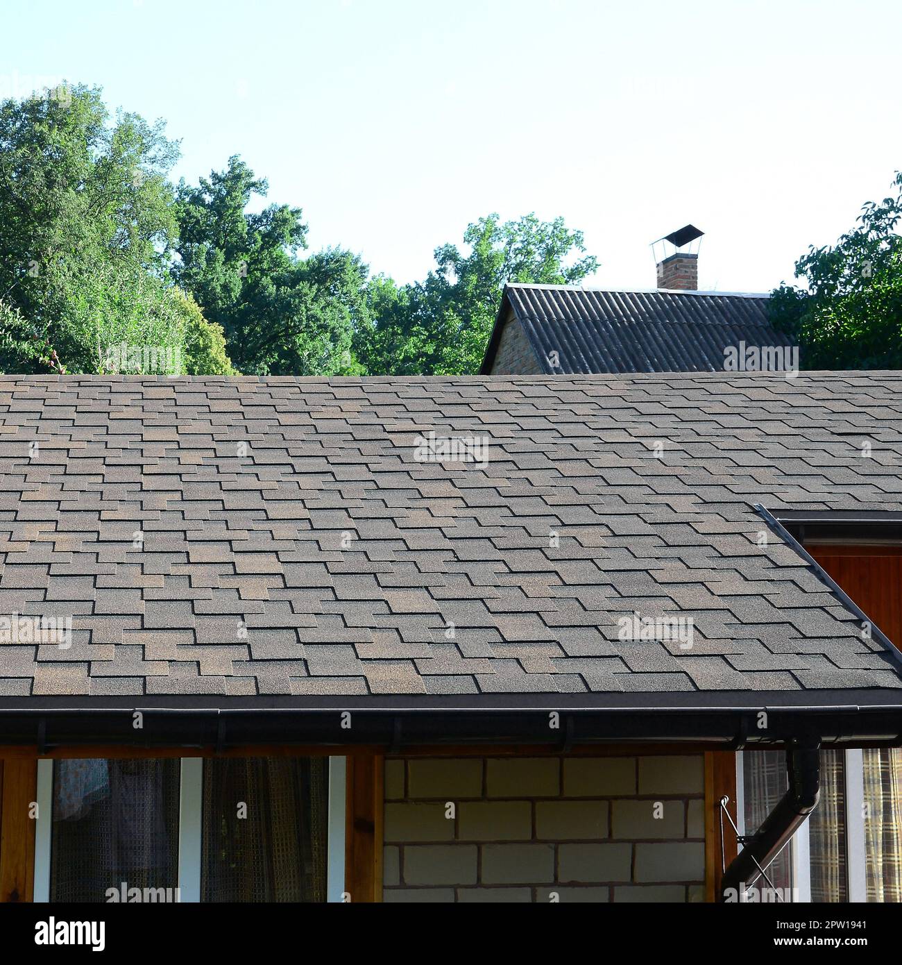 Roof black bitumen shingles pattern hi-res stock photography and images ...