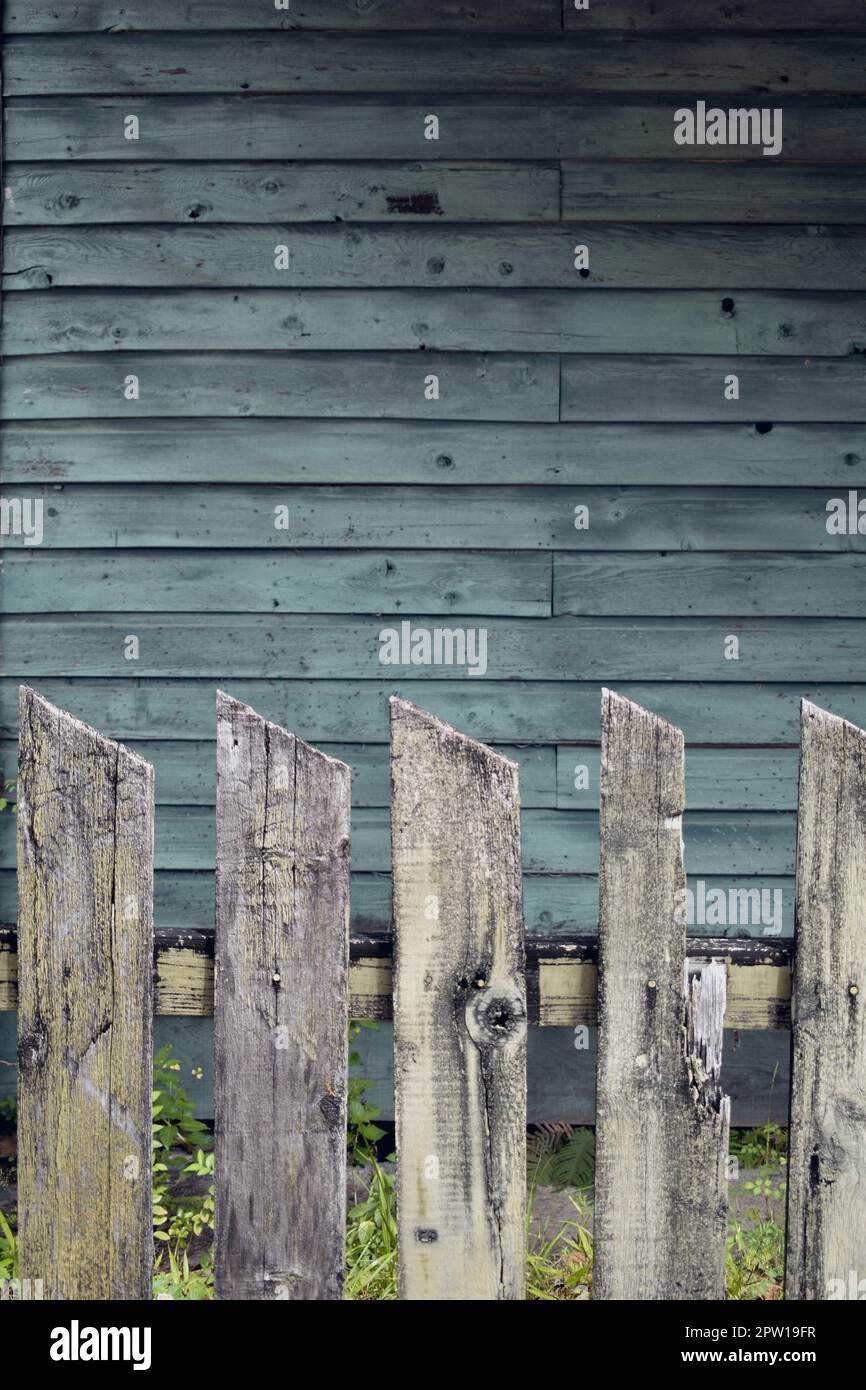 Country green weathered house fence and yard Stock Photo - Alamy