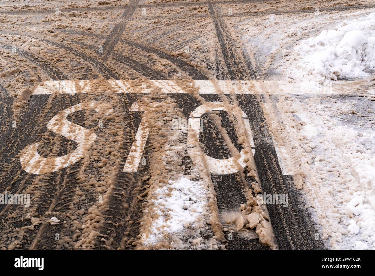 Calcium chloride road hi-res stock photography and images - Alamy