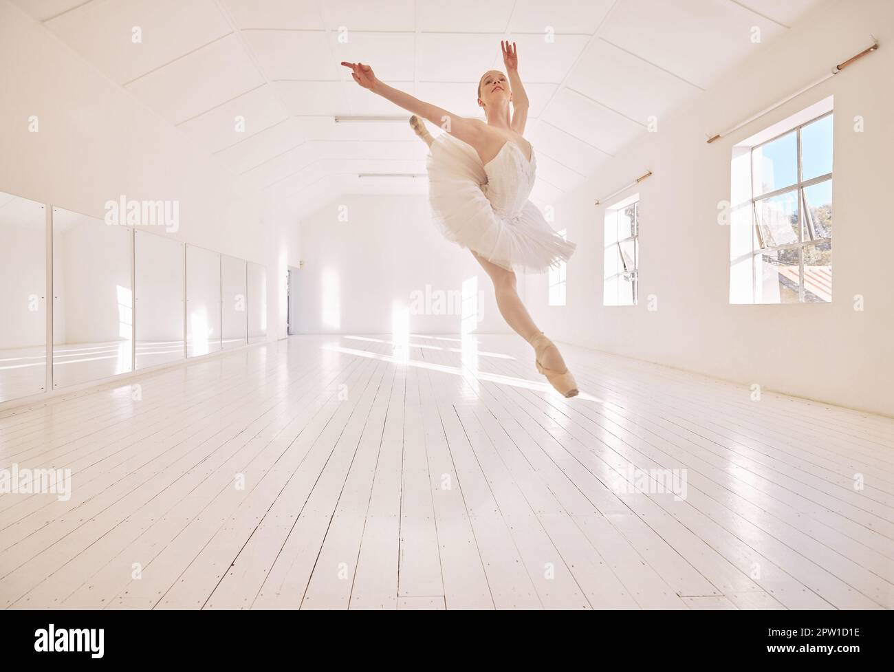 Ballet dance jump hi-res stock photography and images - Alamy