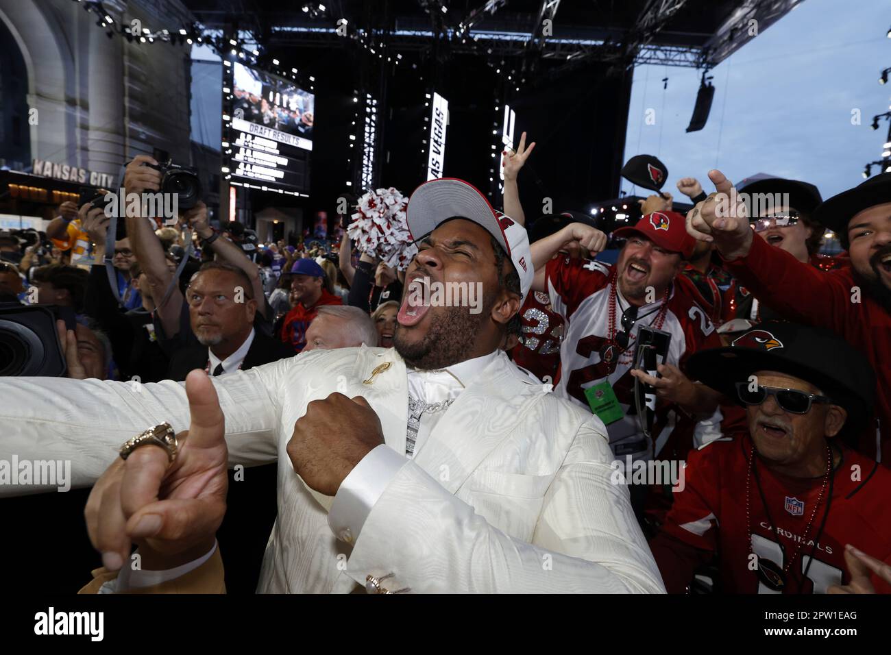 Ohio State Offensive tackle Paris Johnson Jr. poses with Arizona ...
