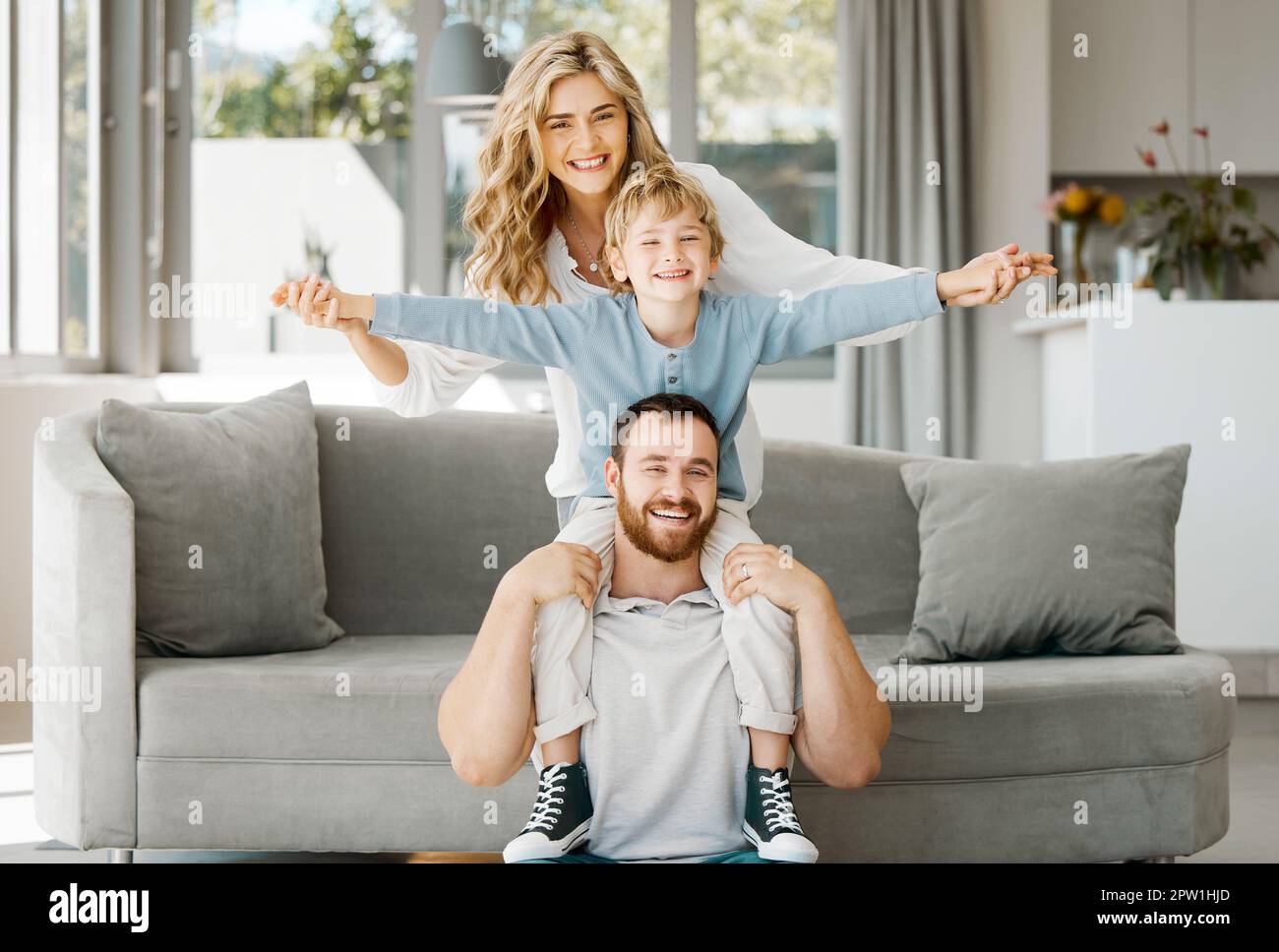 Hands on mothers shoulders hi-res stock photography and images - Alamy