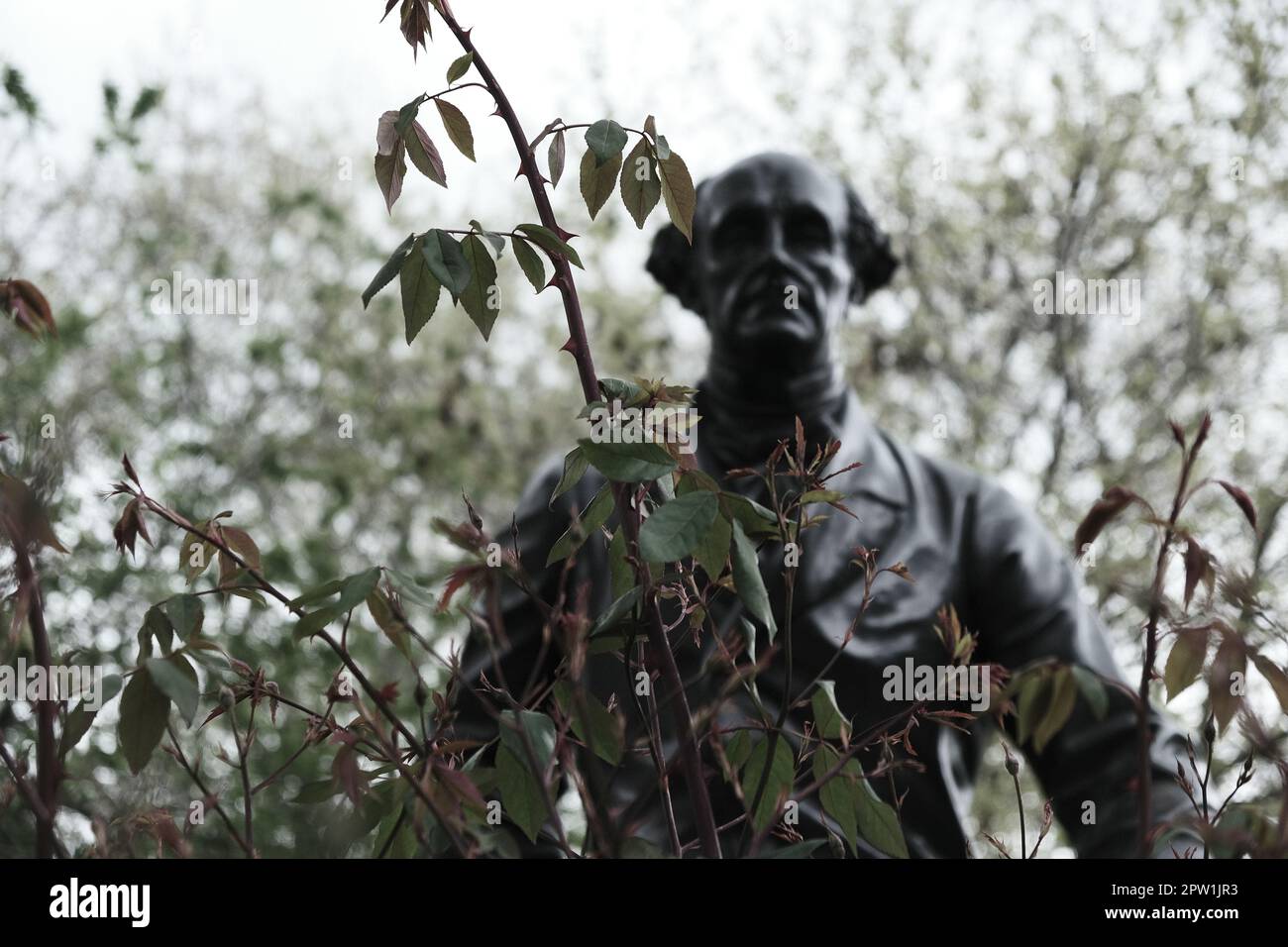 John stuart mill statue hi-res stock photography and images - Alamy