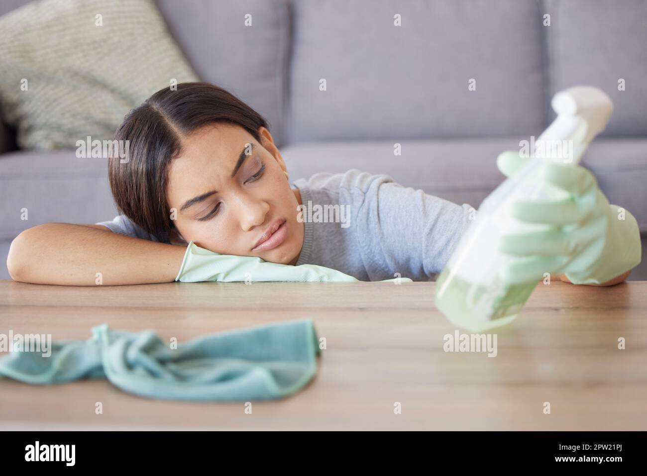 Sad woman counter hi-res stock photography and images - Alamy