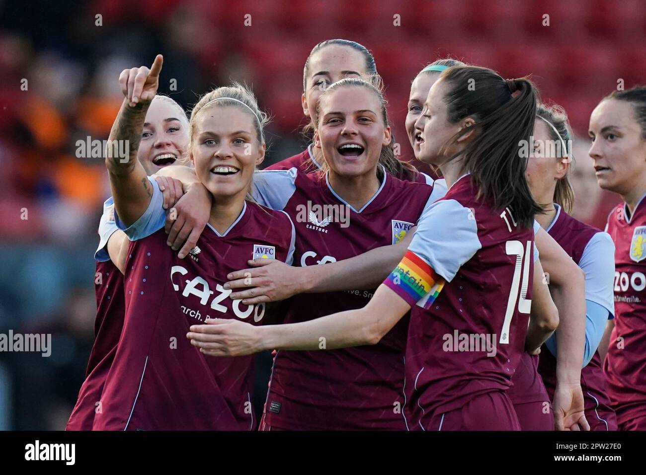 Aston villa women celebrate hi-res stock photography and images - Alamy