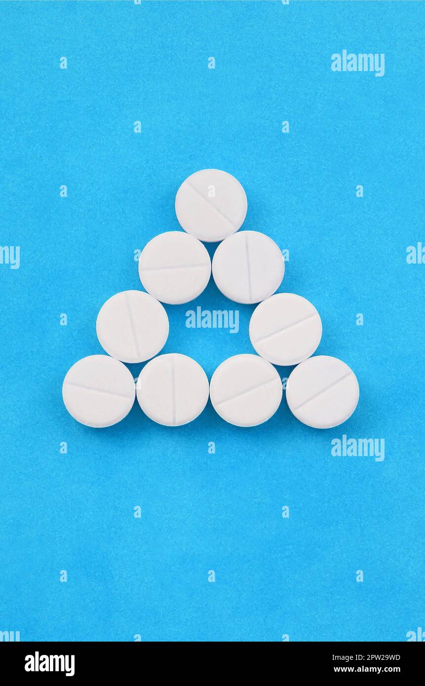 Triangle of white pills and blue pill hi-res stock photography and ...