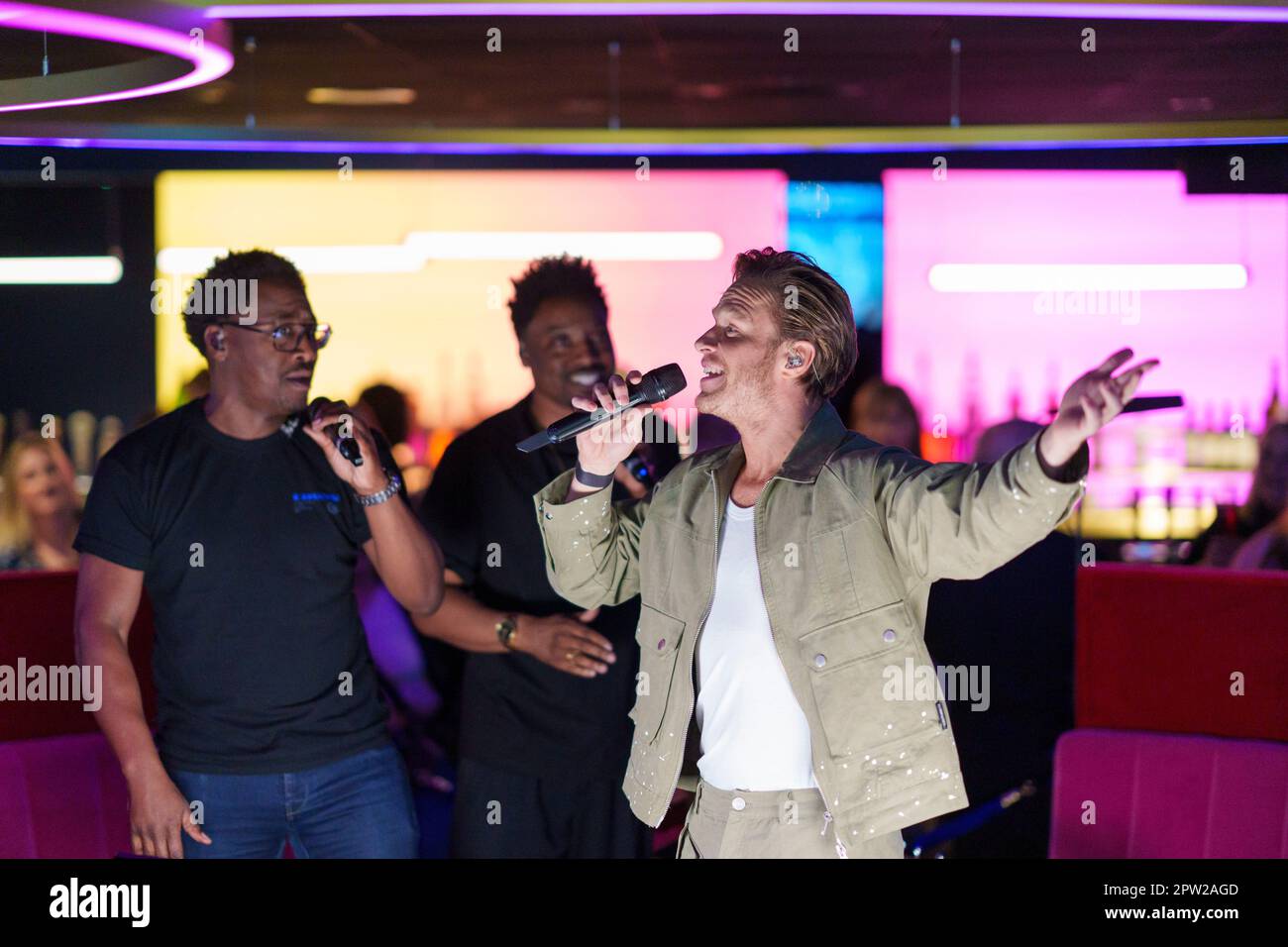 EDITORIAL USE ONLY Olly Murs surprises fans with an acoustic ...