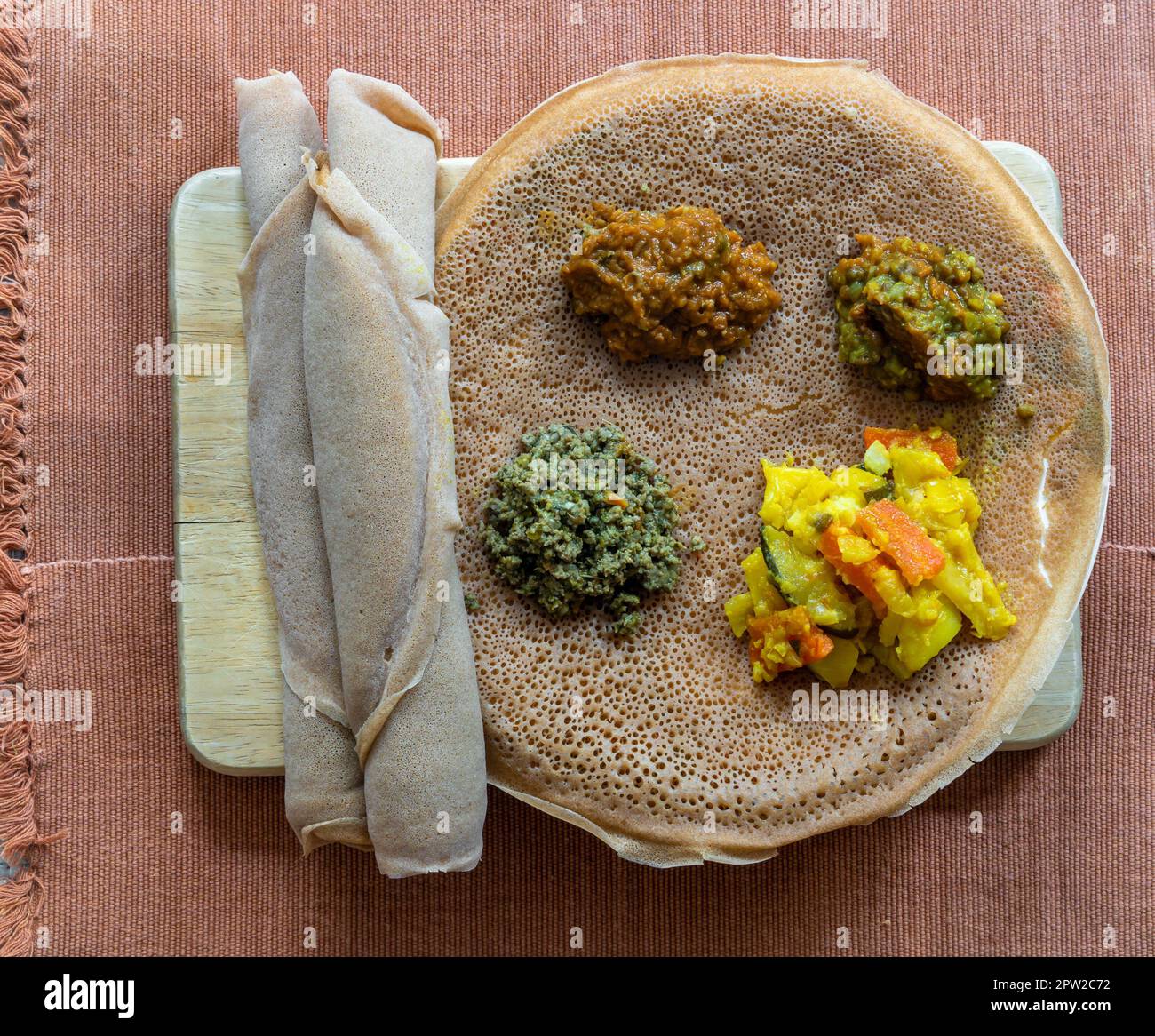 Ethiopian food injera hi-res stock photography and images - Alamy