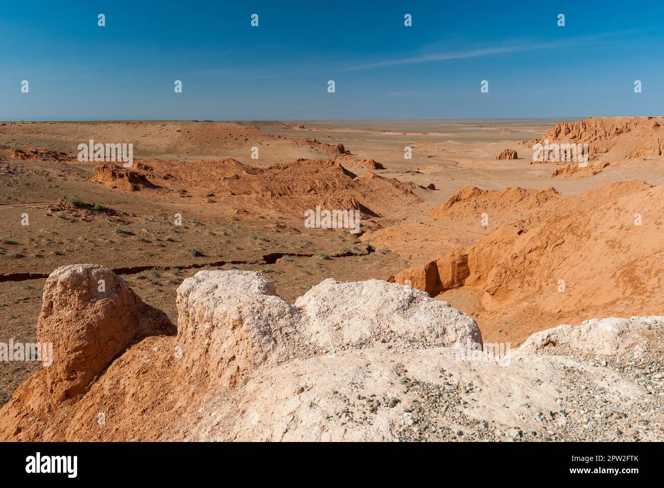 Plain with red rocks in dry landscape of Gobi desert in Mongolia ...