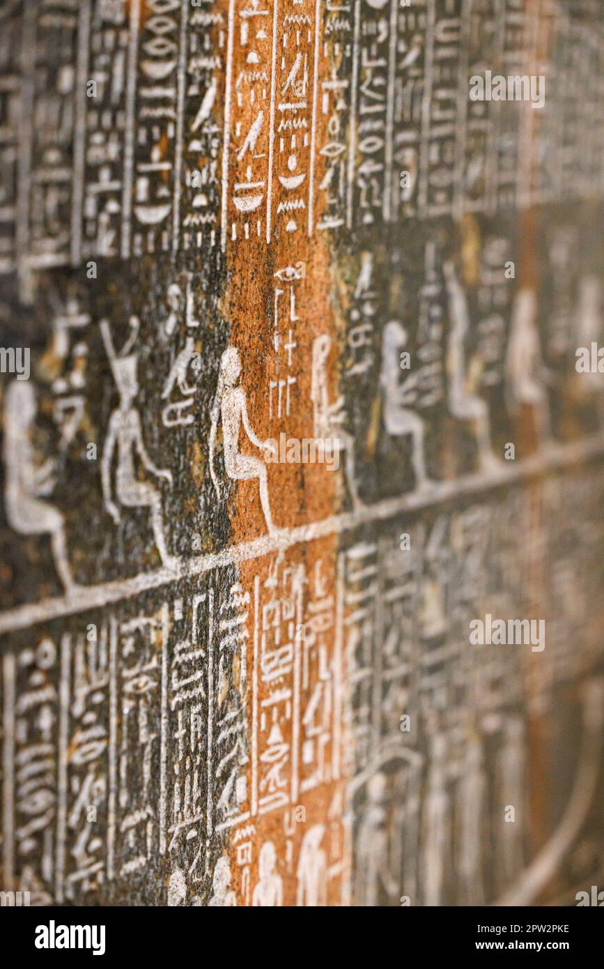 Ancient Egyptian hieroglyphs engraved in stone - Cairo Stock Photo - Alamy